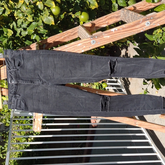 Carly Jean Los Angeles | Jeans | Carly Jean Faded Black Rip Knee High ...